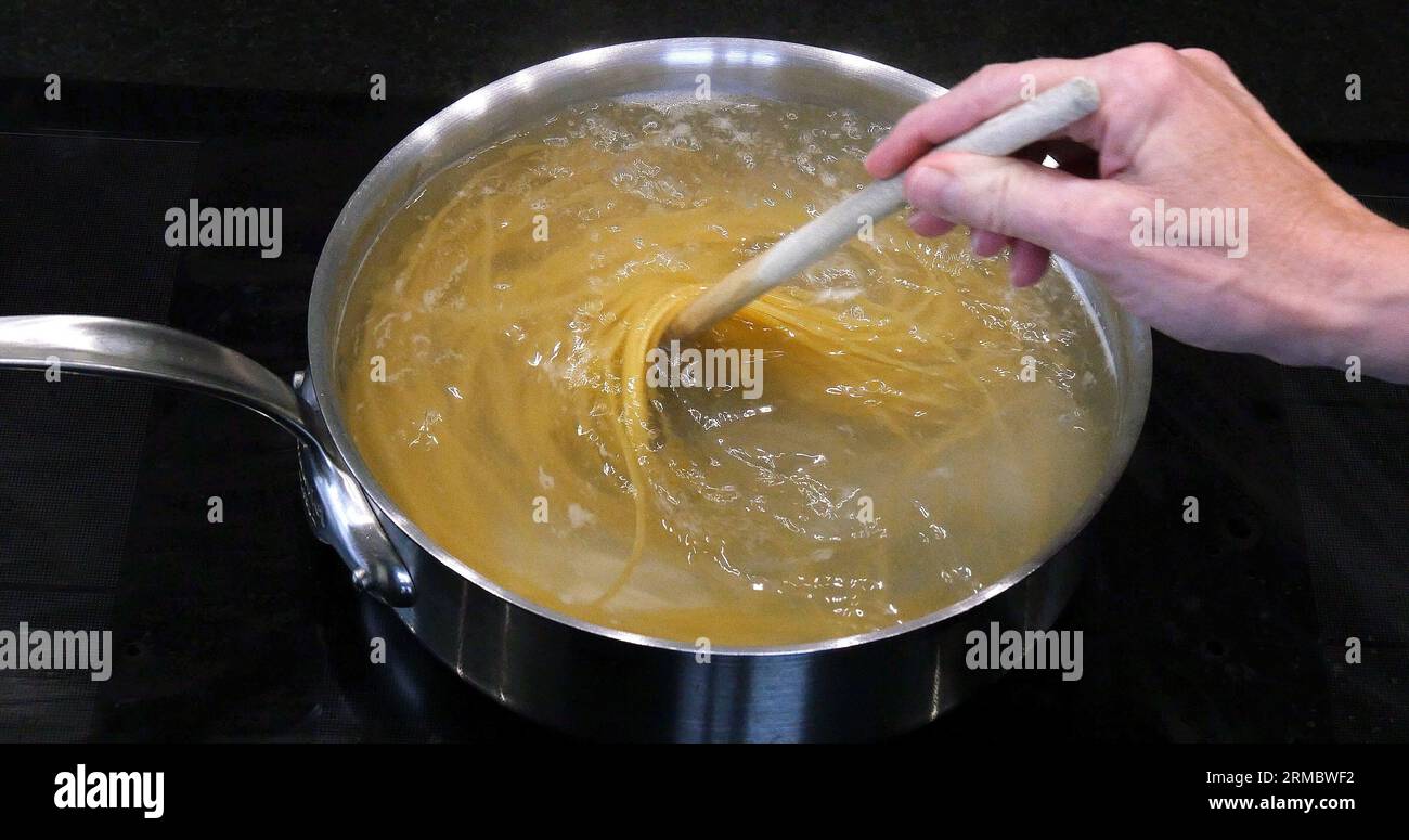 Hot Boiling Water and Spaghetti Pasta in a saucepan Stock Photo - Alamy