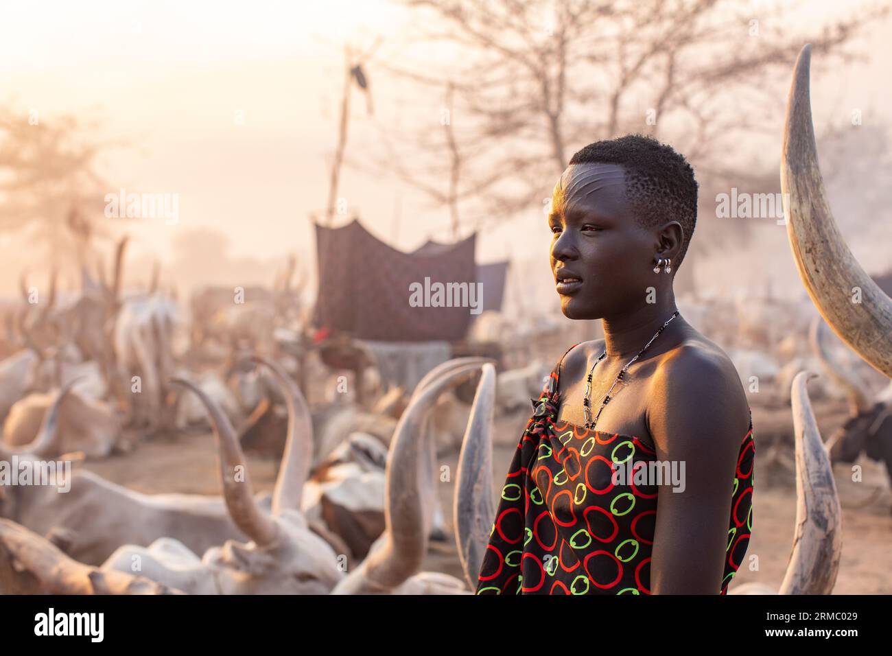 Mundari woman hi-res stock photography and images - Alamy