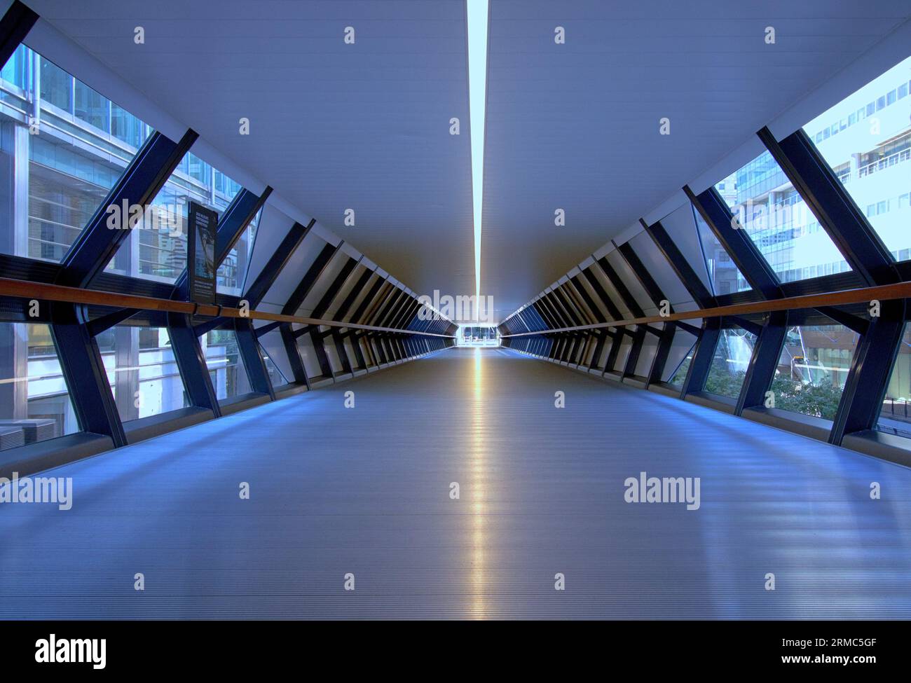 Abstract speed circle glowing tunnel hi-res stock photography and images - Alamy