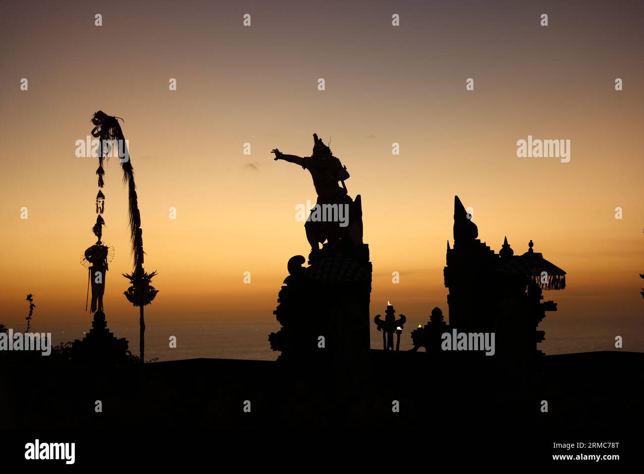 Kecak fire dance uluwatu hi-res stock photography and images - Alamy