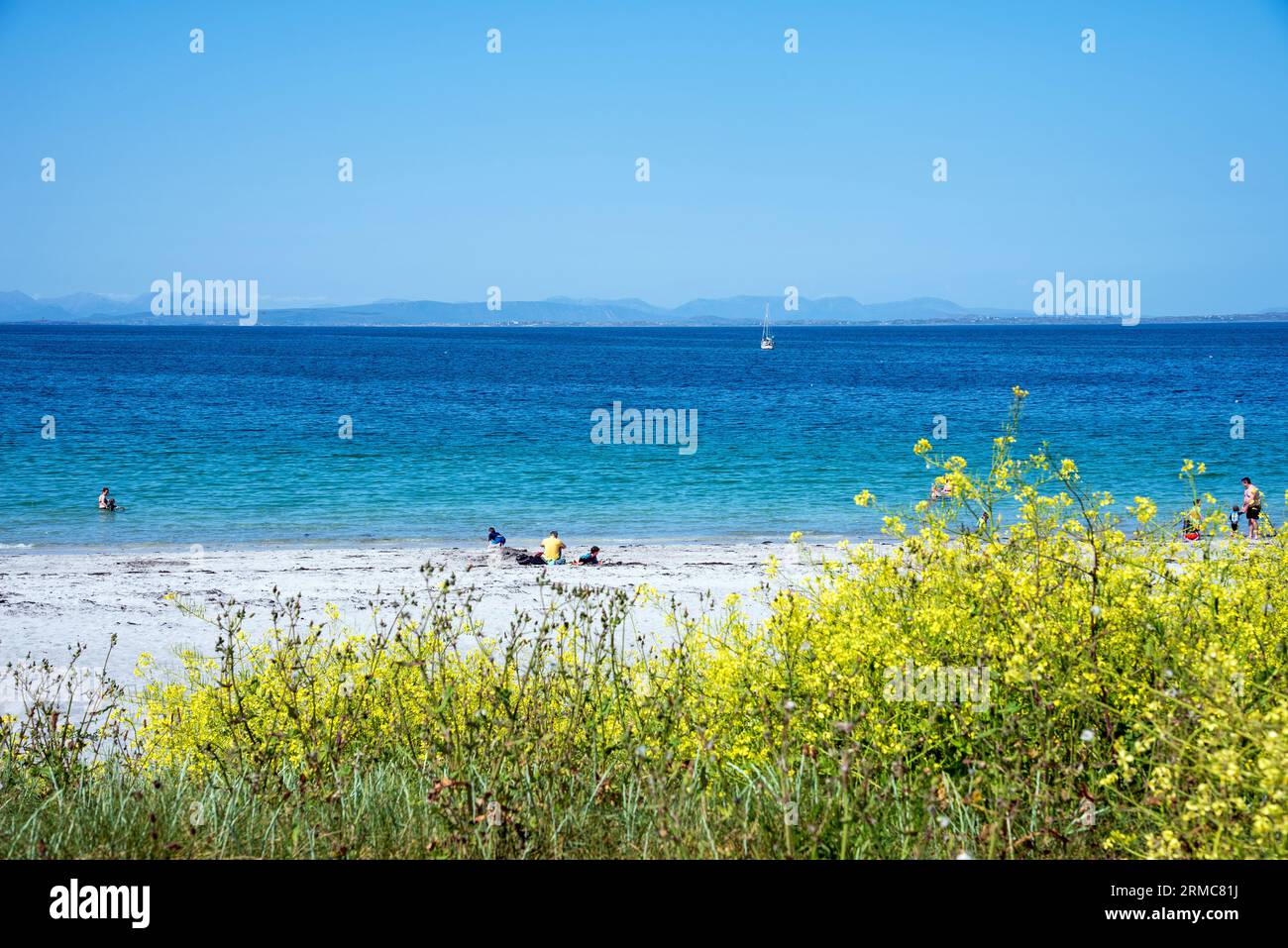 Fabulous, safe, clean Kilmurvey beach with a blue flag of the Inis Mor ...