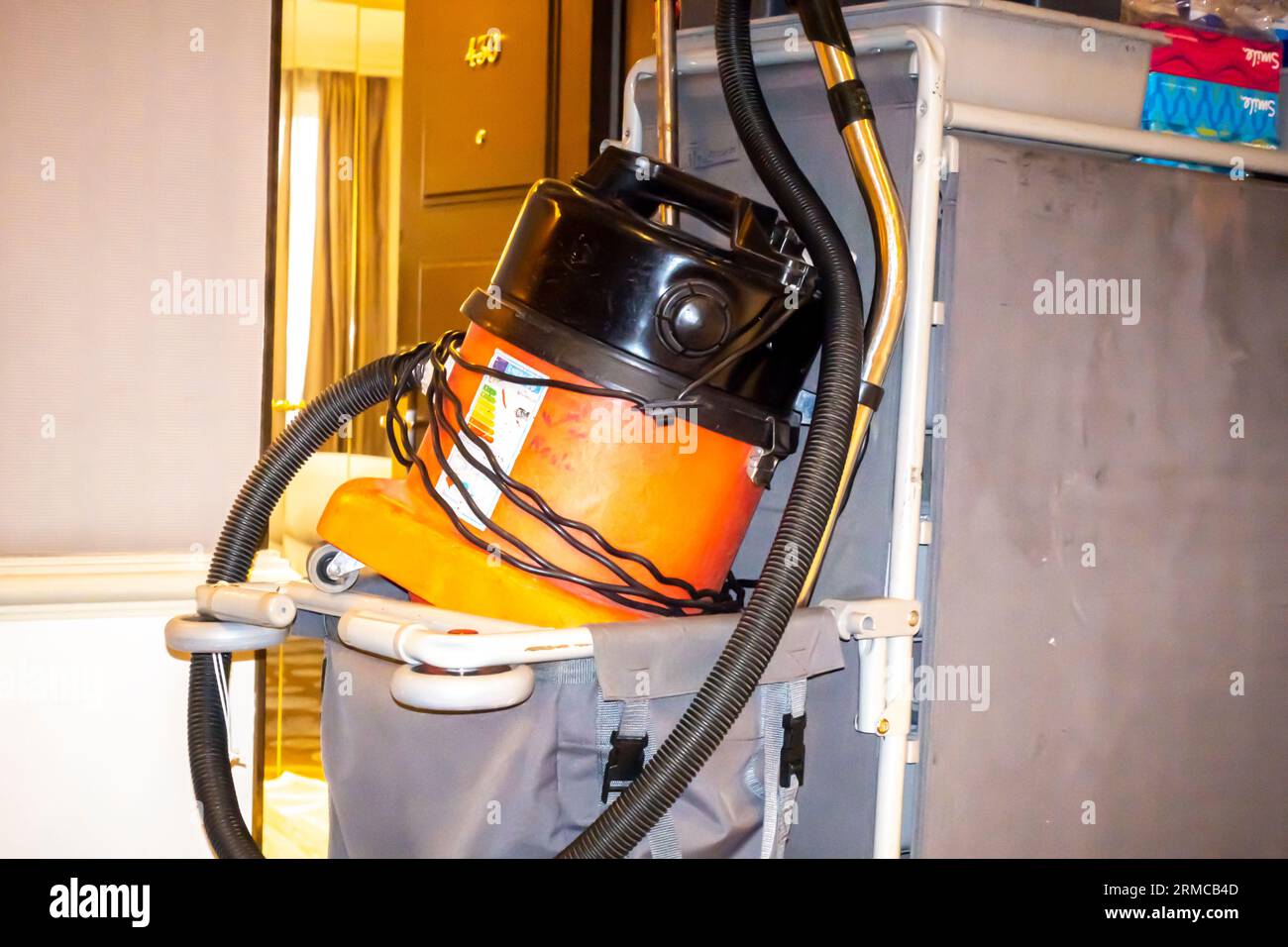 Cleaning service vacuum cleaner hi-res stock photography and images - Alamy