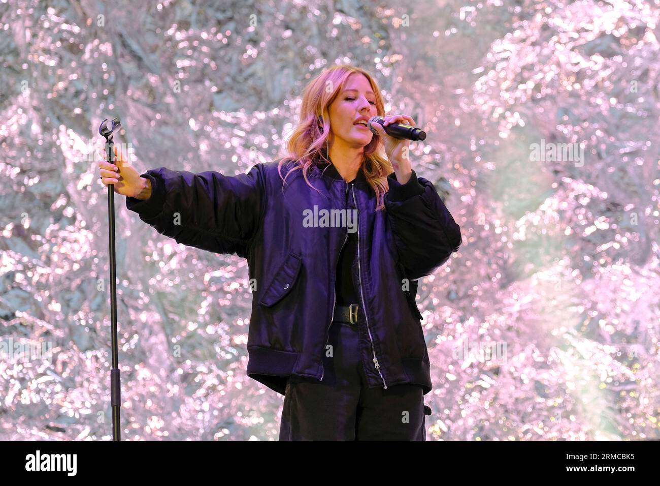 Portsmouth, UK. 27th Aug, 2023. British singer songwriter Elena Jane ...