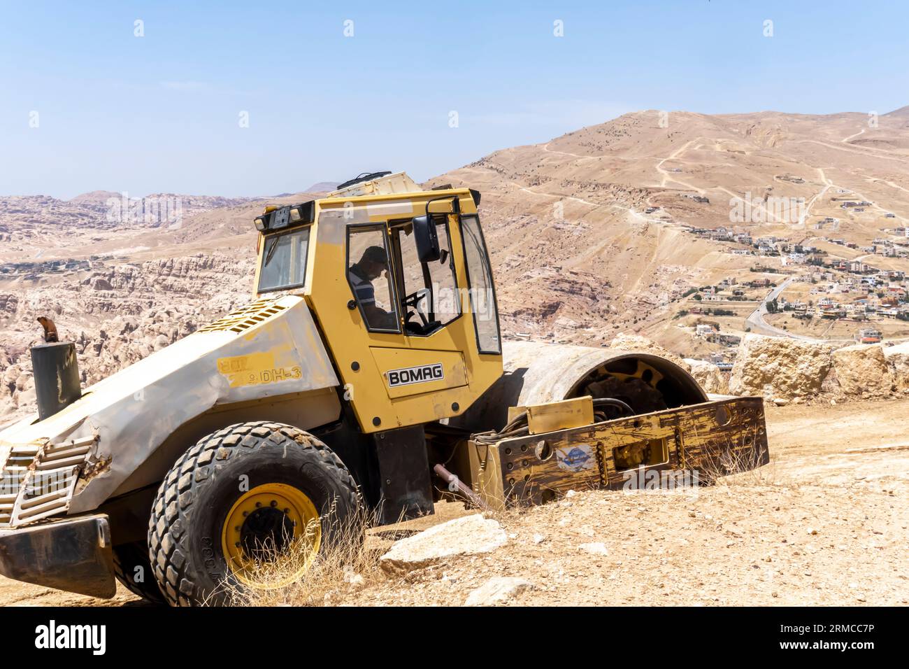 Paving cars hi-res stock photography and images - Alamy