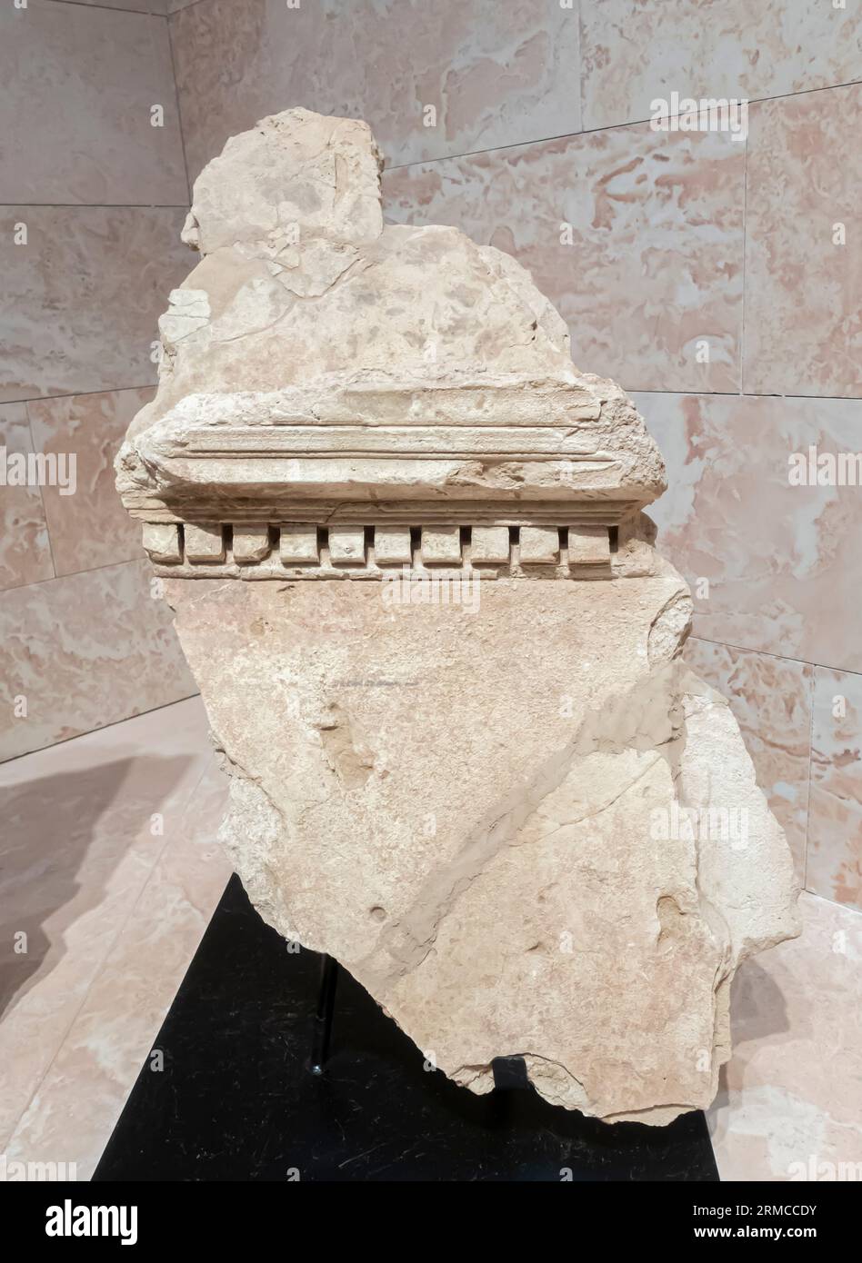 Plaster decorations used in rich Nabataean rooms - Raqmu-Petra, az ...