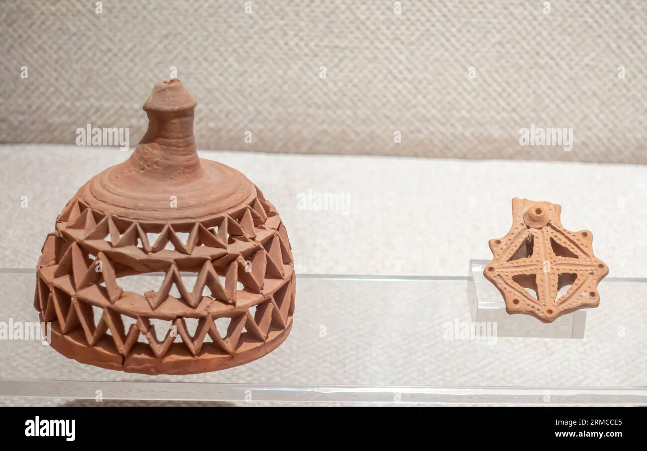 Jordan ancient pottery hi-res stock photography and images - Alamy