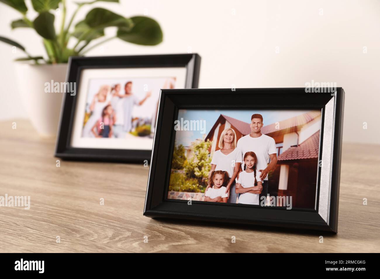 Family photos frames hi-res stock photography and images - Alamy