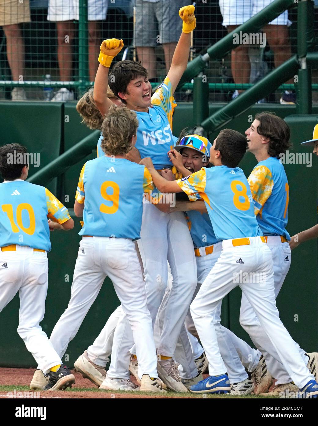 El Segundo, Calif.'s Louis Lappe, center, celebrates with teammates ...