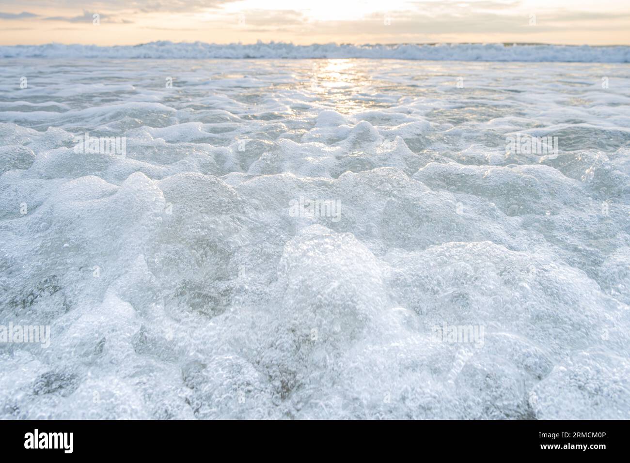 Lapping waves hi-res stock photography and images - Alamy