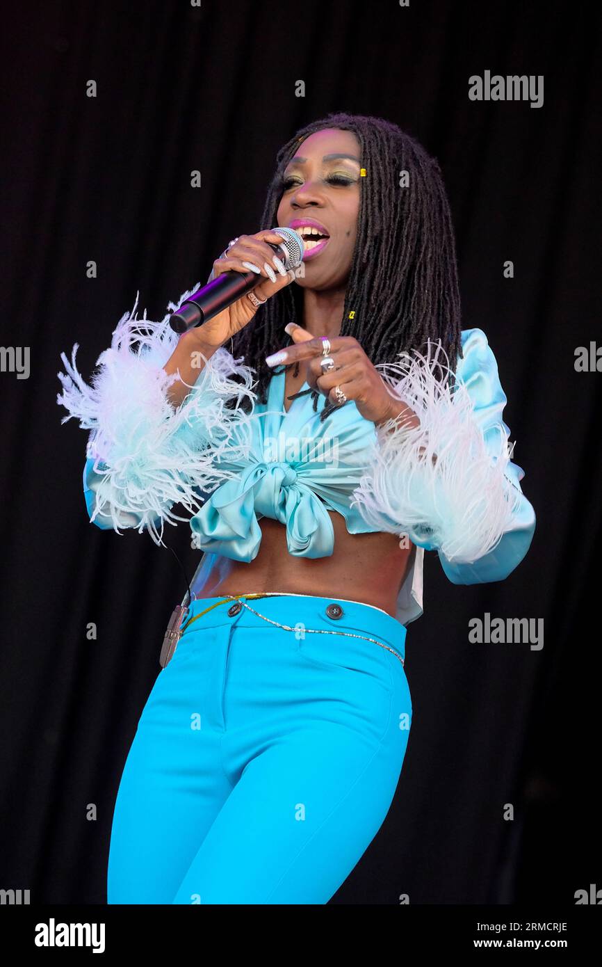 Portsmouth, UK. 27th Aug, 2023. British singer songwriter Heather ...