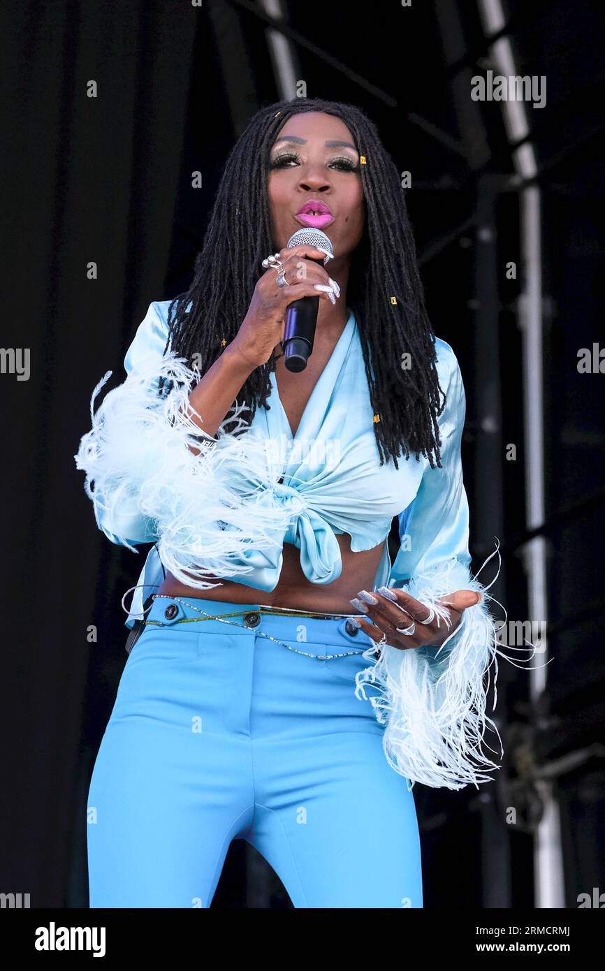 Portsmouth, UK. 27th Aug, 2023. British singer songwriter Heather ...