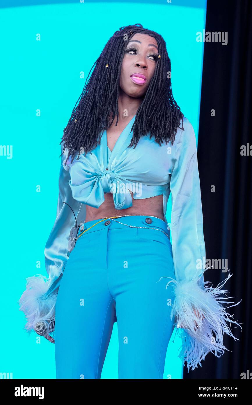 Portsmouth, UK. 27th Aug, 2023. British singer songwriter Heather ...