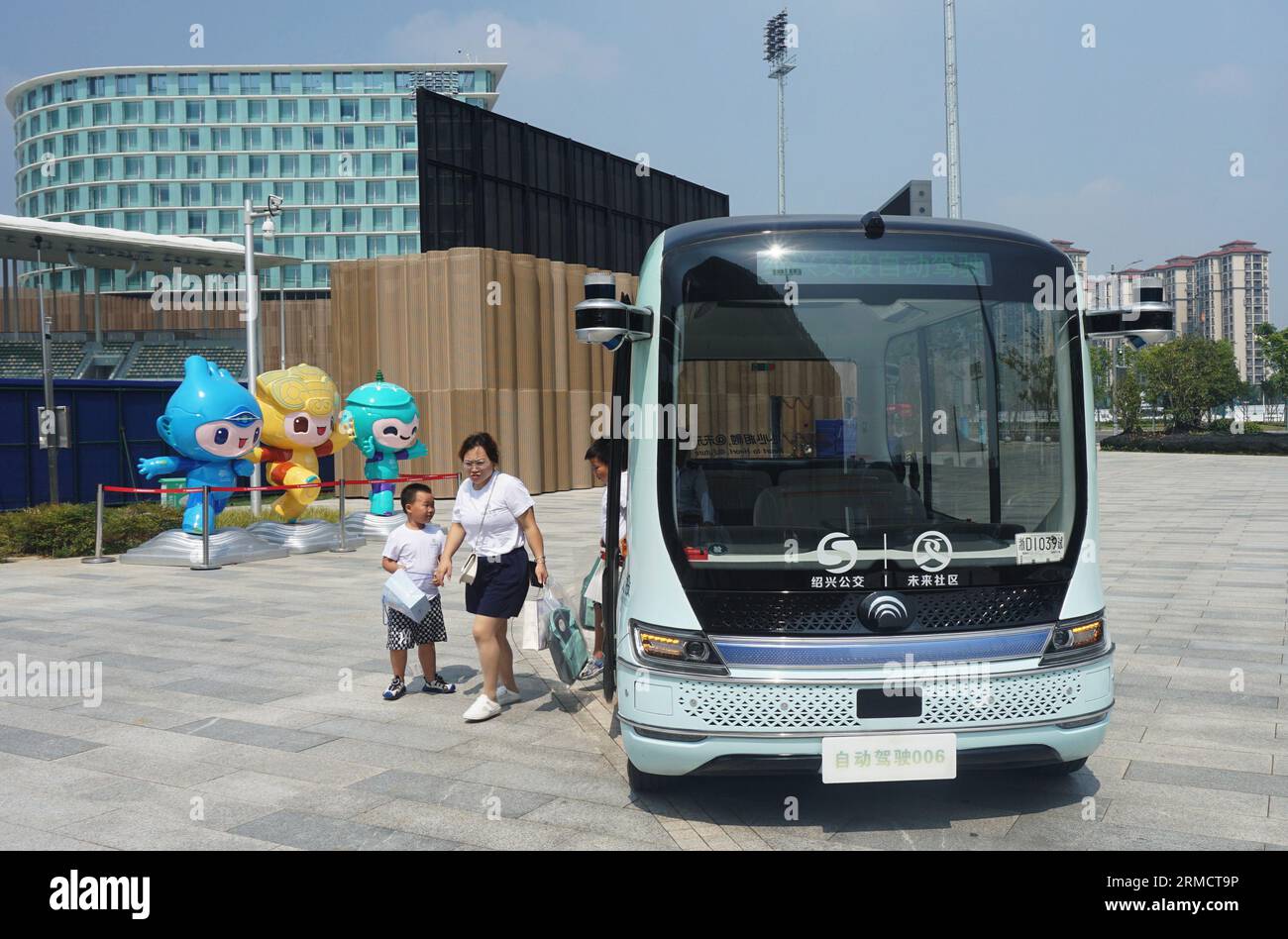 China hangzhou bus hi-res stock photography and images - Alamy