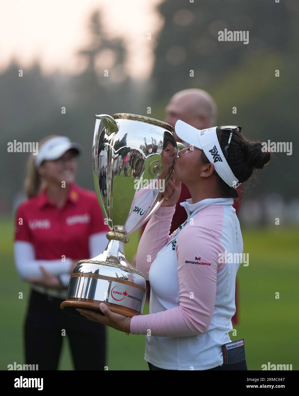 Vancouver, Canada. 27th Aug, 2023. Megan Khang, of the U.S., kisses the trophy after winning the ...
