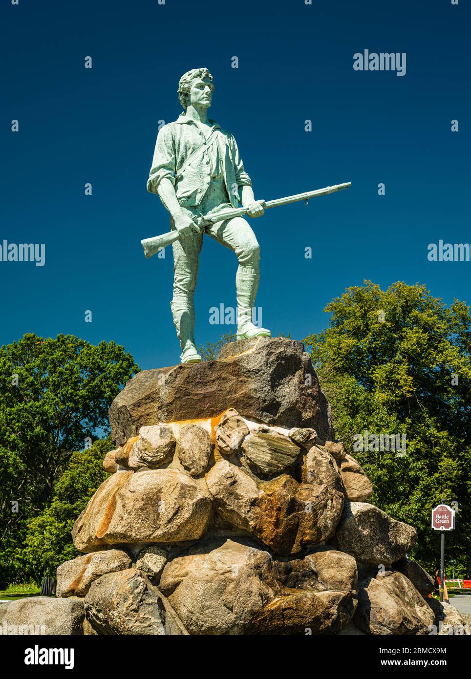 Lexington battle green monument hi-res stock photography and images - Alamy
