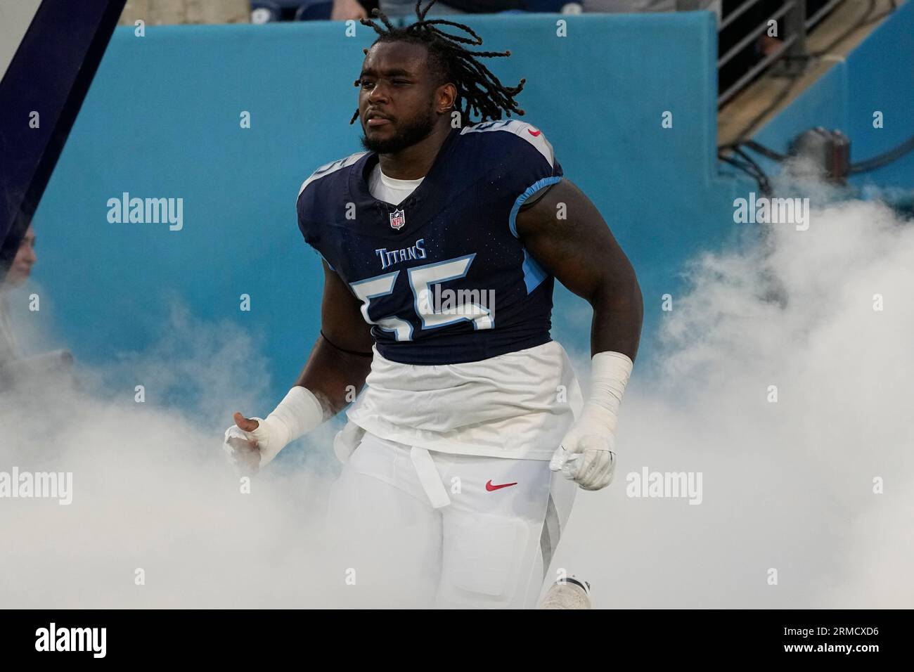 Tennessee Titans guard Aaron Brewer (55) runs onto the field before an ...