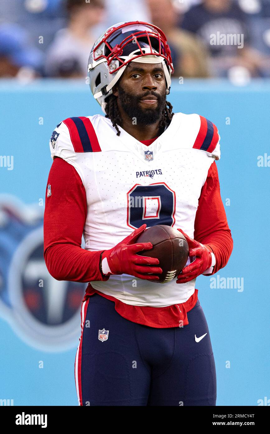 New England Patriots linebacker Matthew Judon (9) takes a break during ...