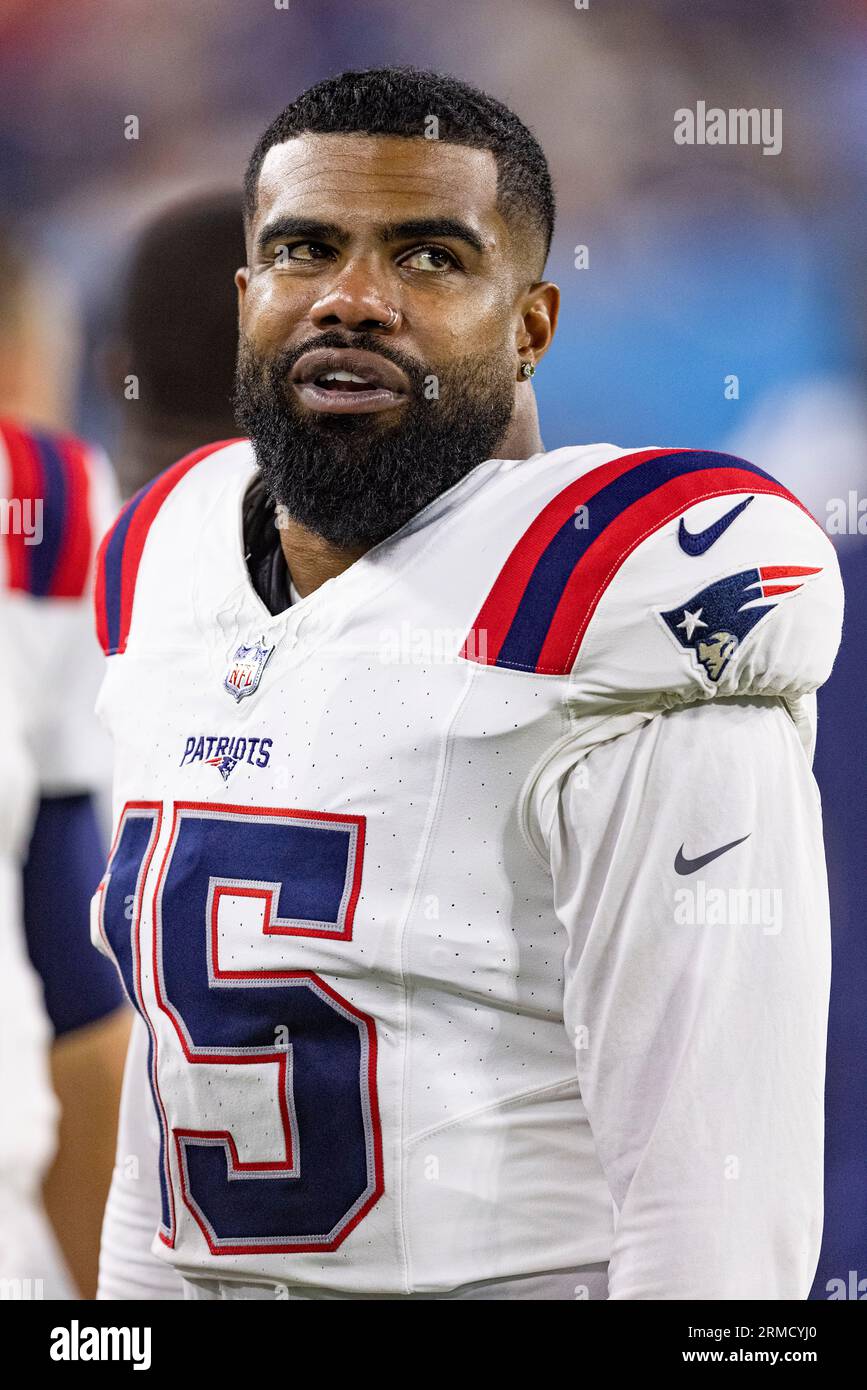 New England Patriots running back Ezekiel Elliott (15) takes a break ...