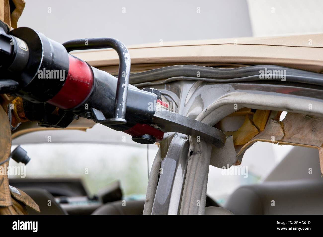 Jaws of life tool hi-res stock photography and images - Alamy