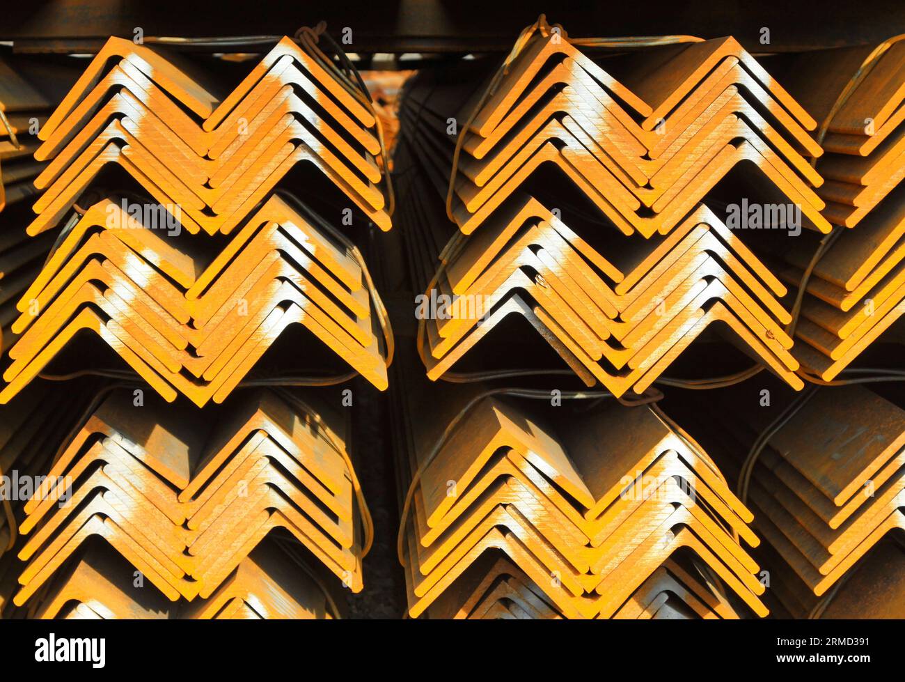 Steel angles hi-res stock photography and images - Alamy