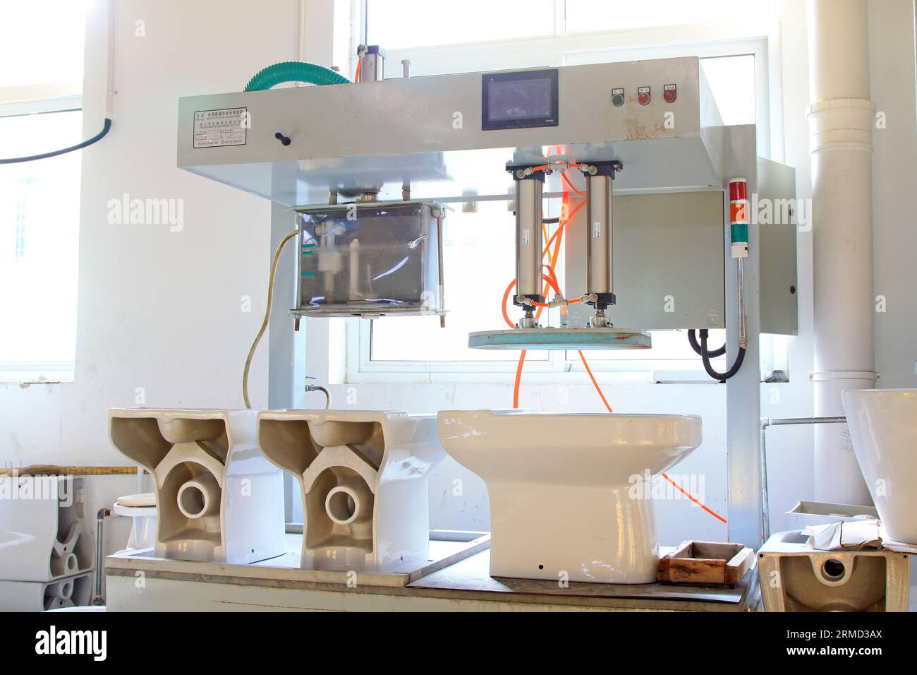Toilet manufacturing hi-res stock photography and images - Alamy