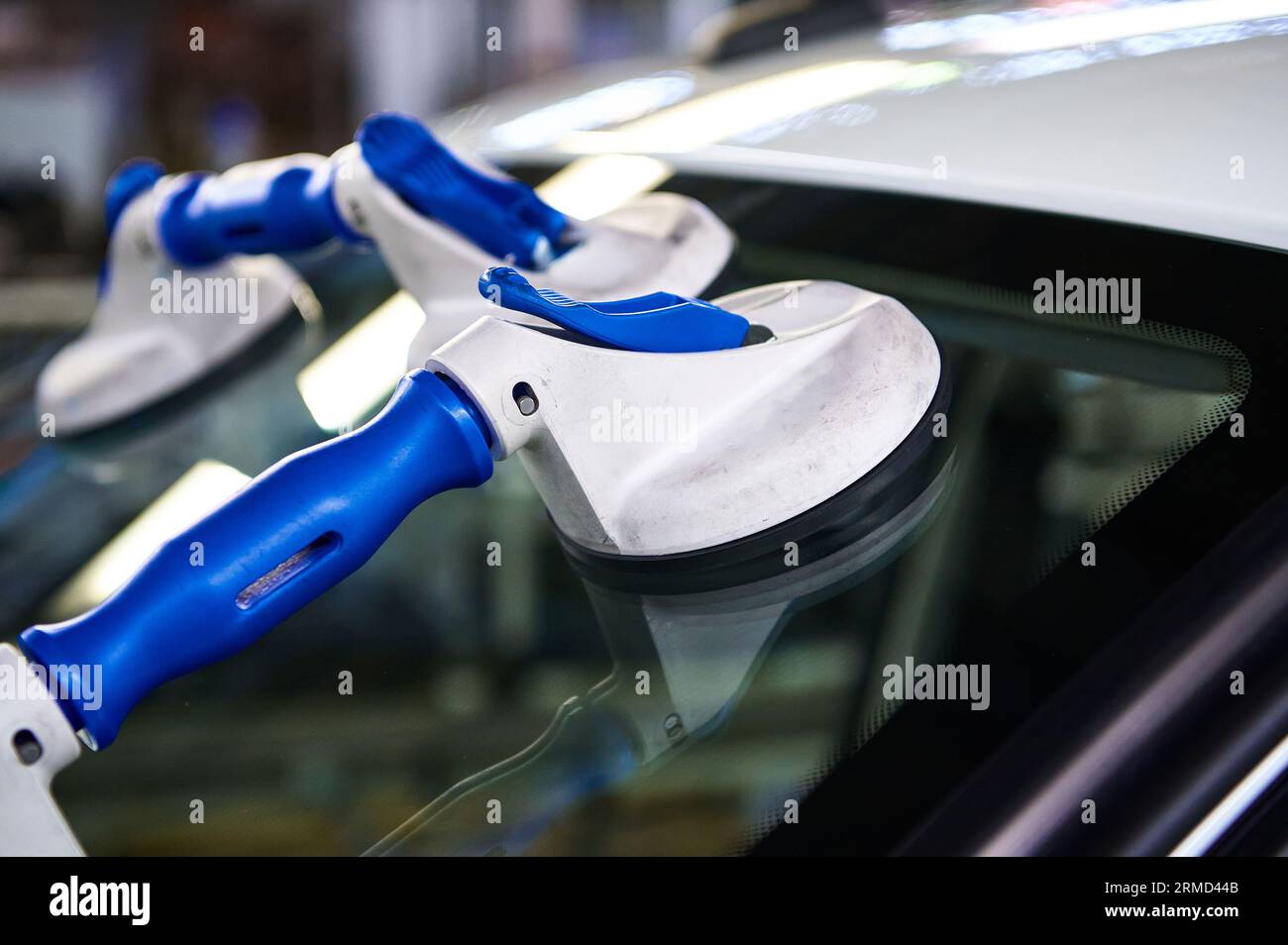 Glass suction lifter hi-res stock photography and images - Alamy