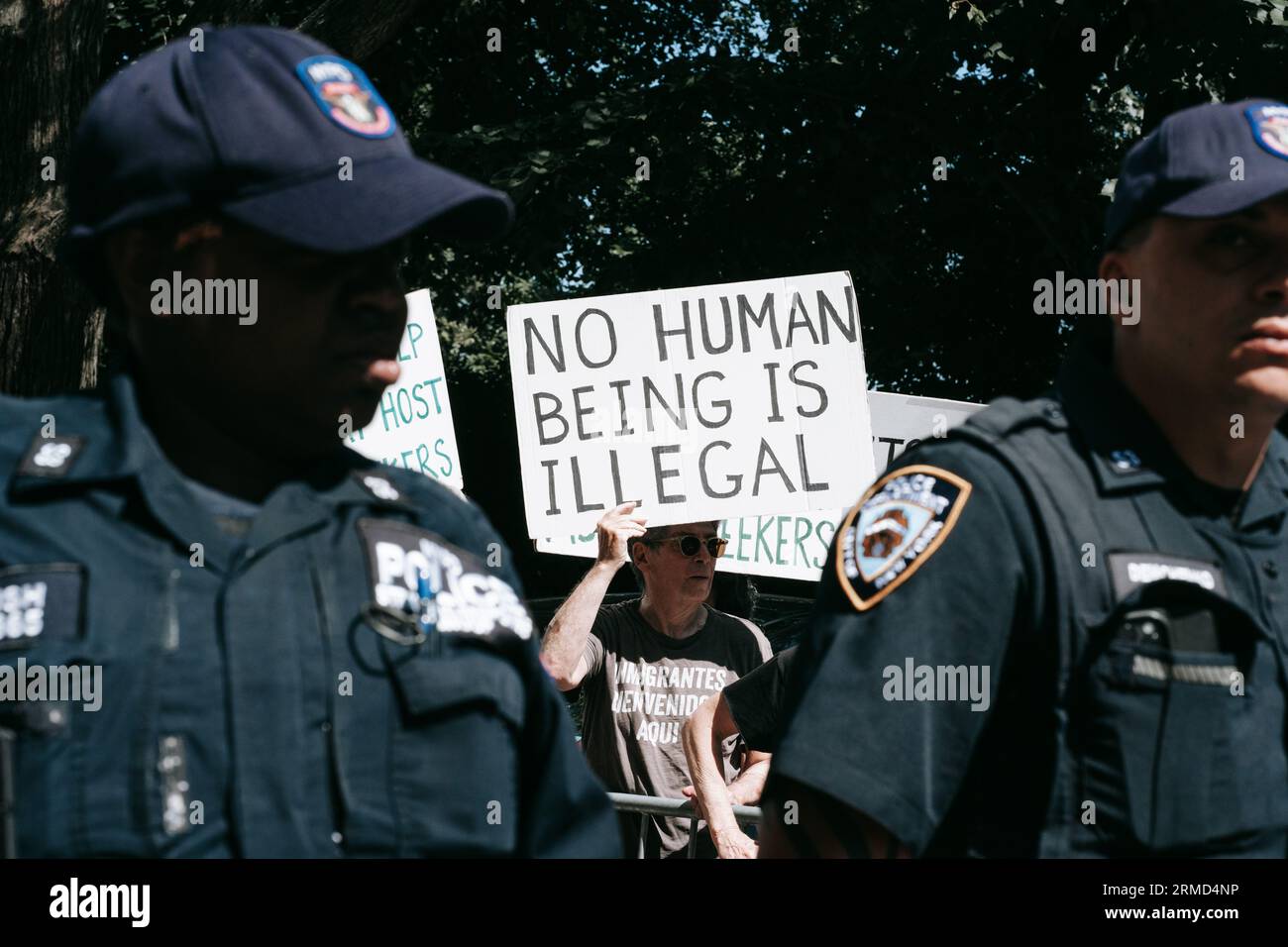 Anti migration hi-res stock photography and images - Alamy
