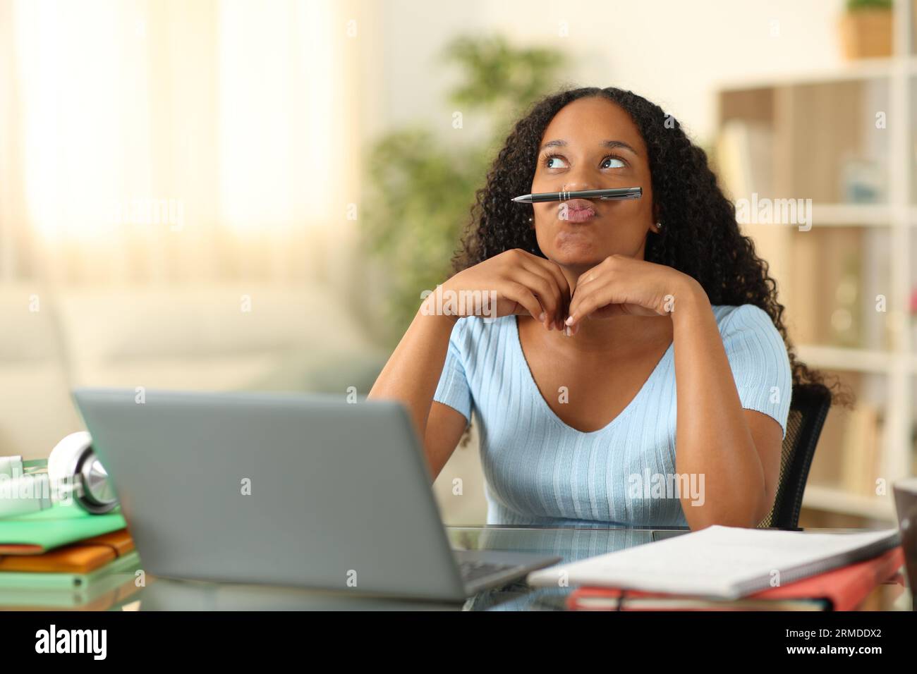 Distract distracted distraction hi-res stock photography and images - Alamy