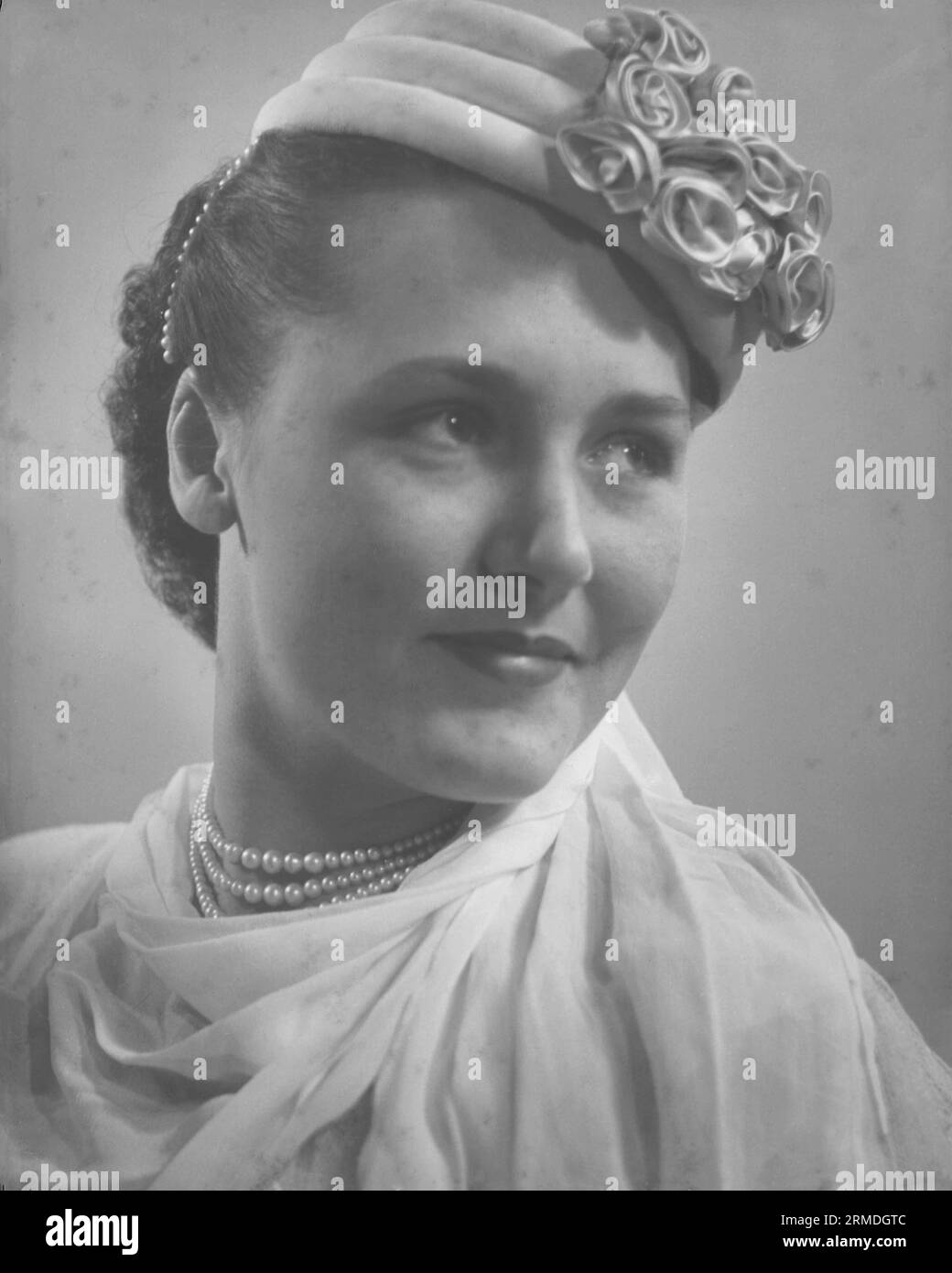 old vintage early 1900s black and white studio portrait British Royalty ...