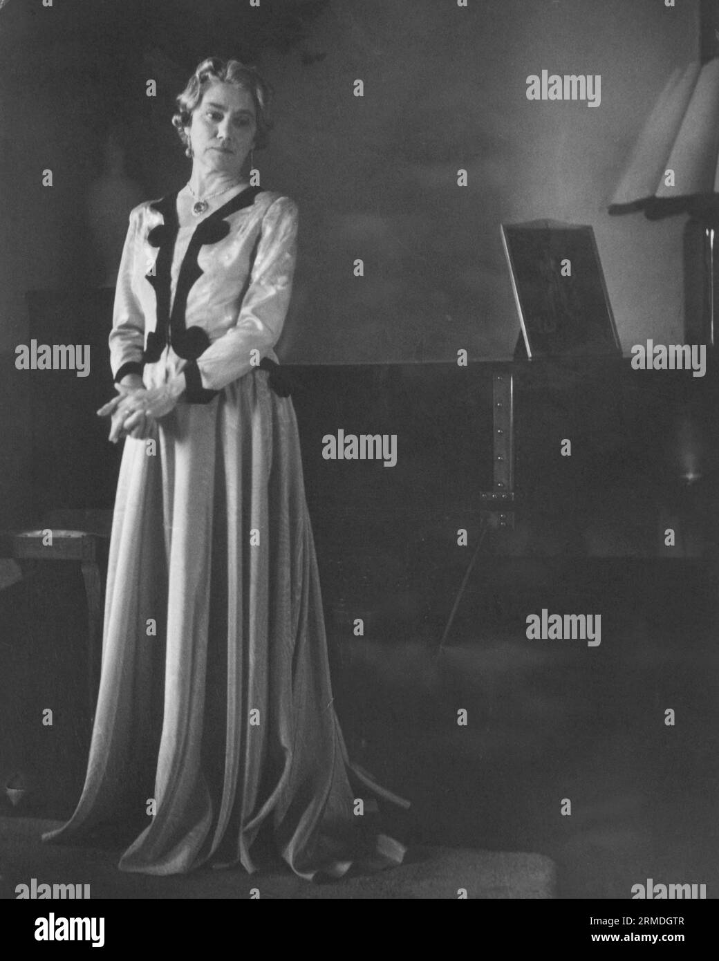 old vintage early 1900s black and white studio portrait British Royalty ...