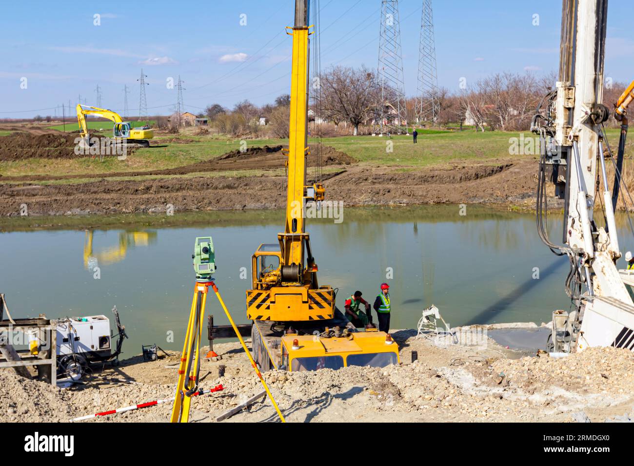 Mobile crane and drilling machine with tower, big equipment for drill ...