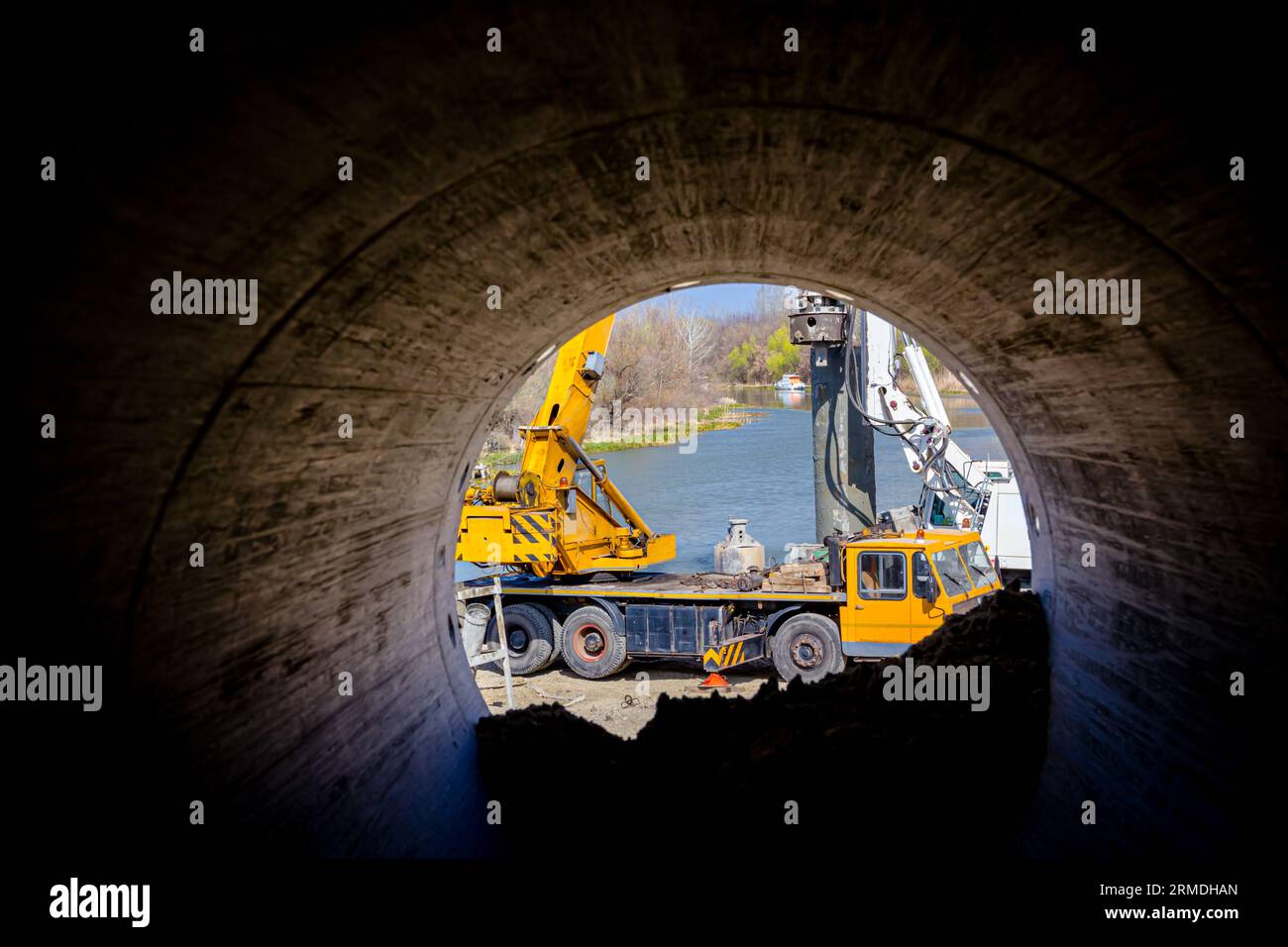 Perspective view trough pipe, mobile crane and drilling machine with ...