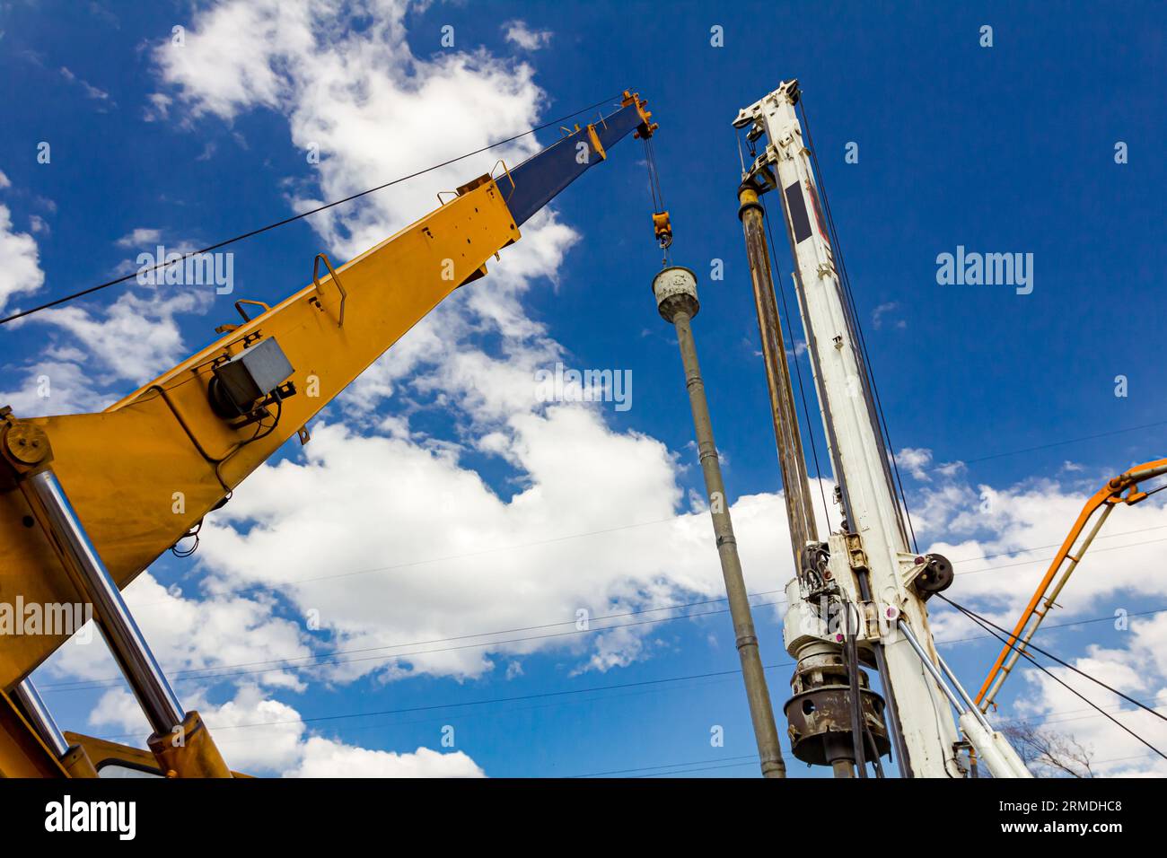 Mobile crane and drilling machine with tower, big equipment for drill ...