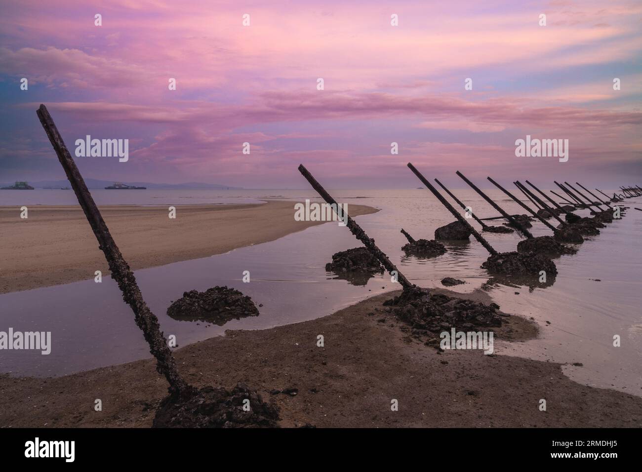 Rail spike hi-res stock photography and images - Alamy