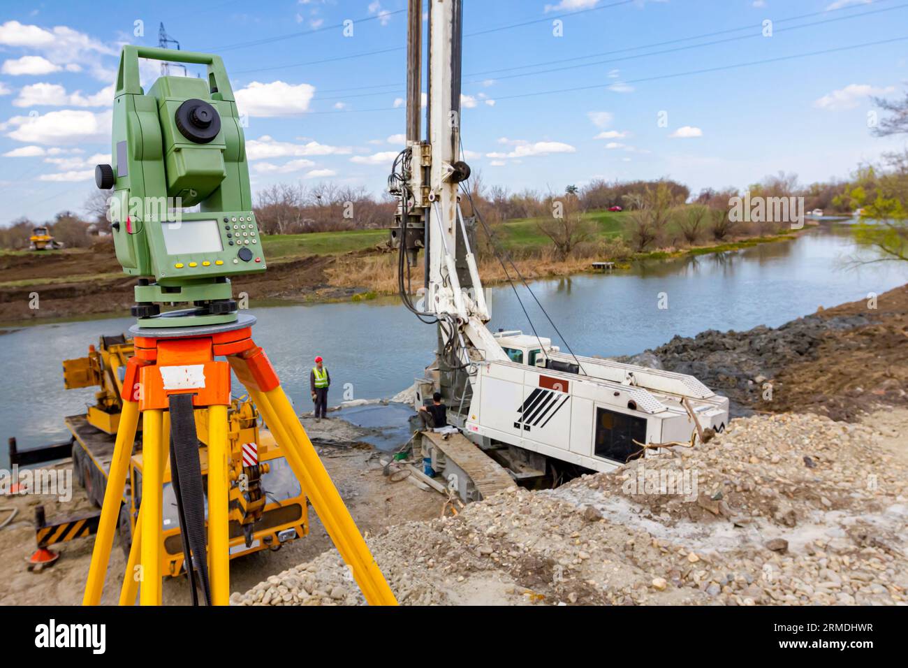 Operating surveying equipment hi-res stock photography and images - Alamy