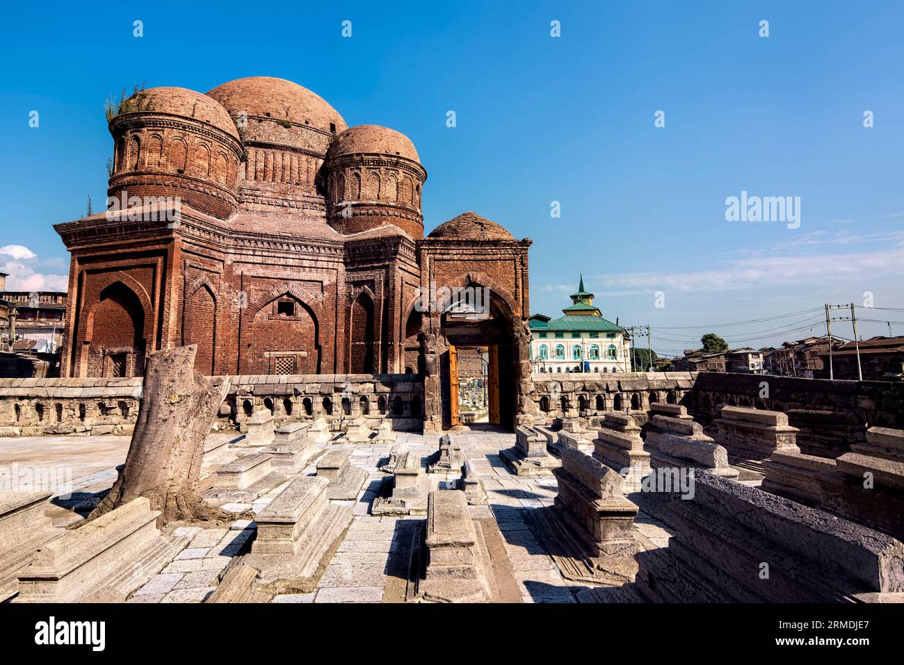 The Tomb of Zain-ul-Abidin's Mother (Badshah Tomb), Srinagar, Kashmir ...