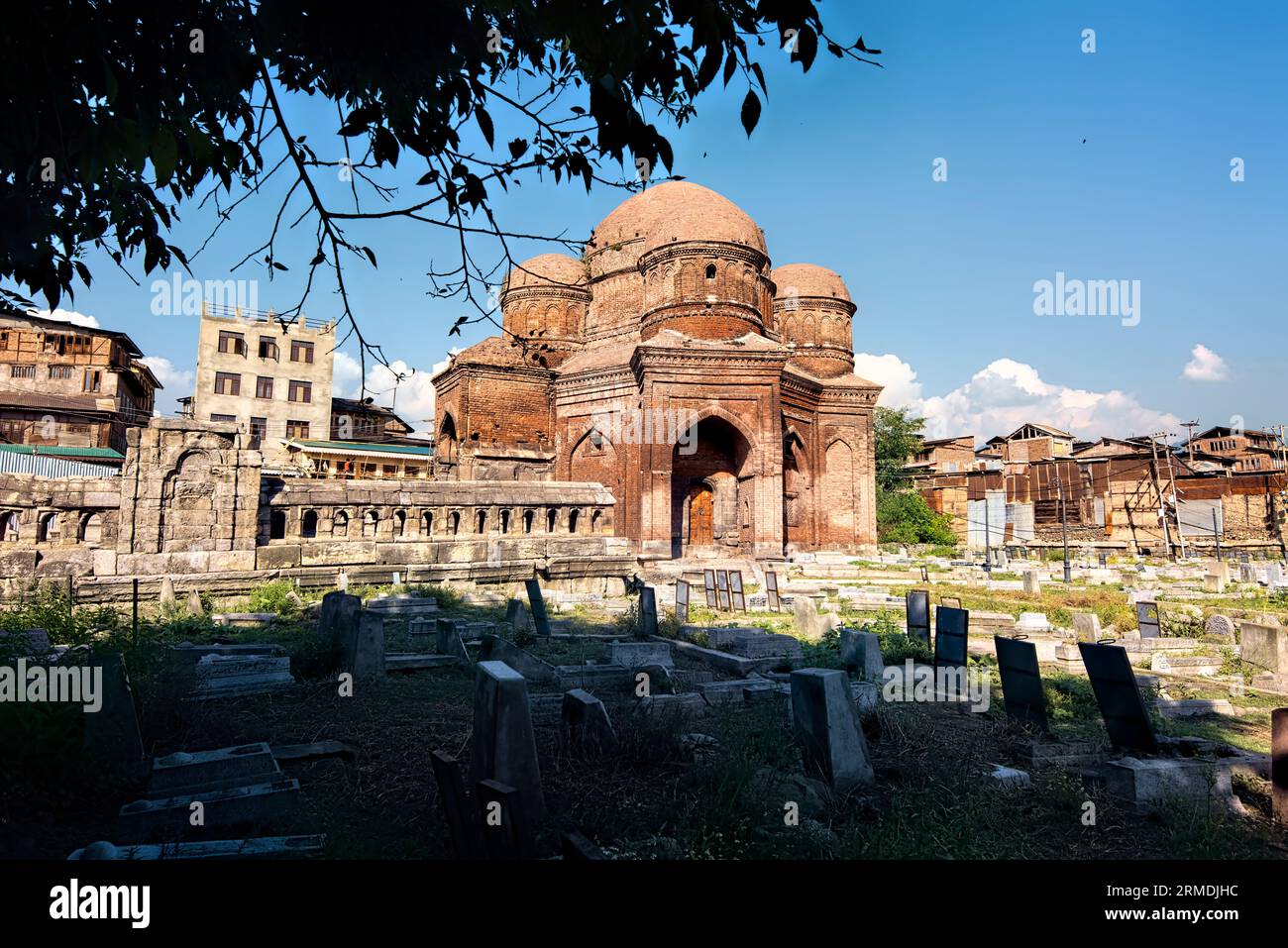 The Tomb of Zain-ul-Abidin's Mother (Badshah Tomb), Srinagar, Kashmir ...