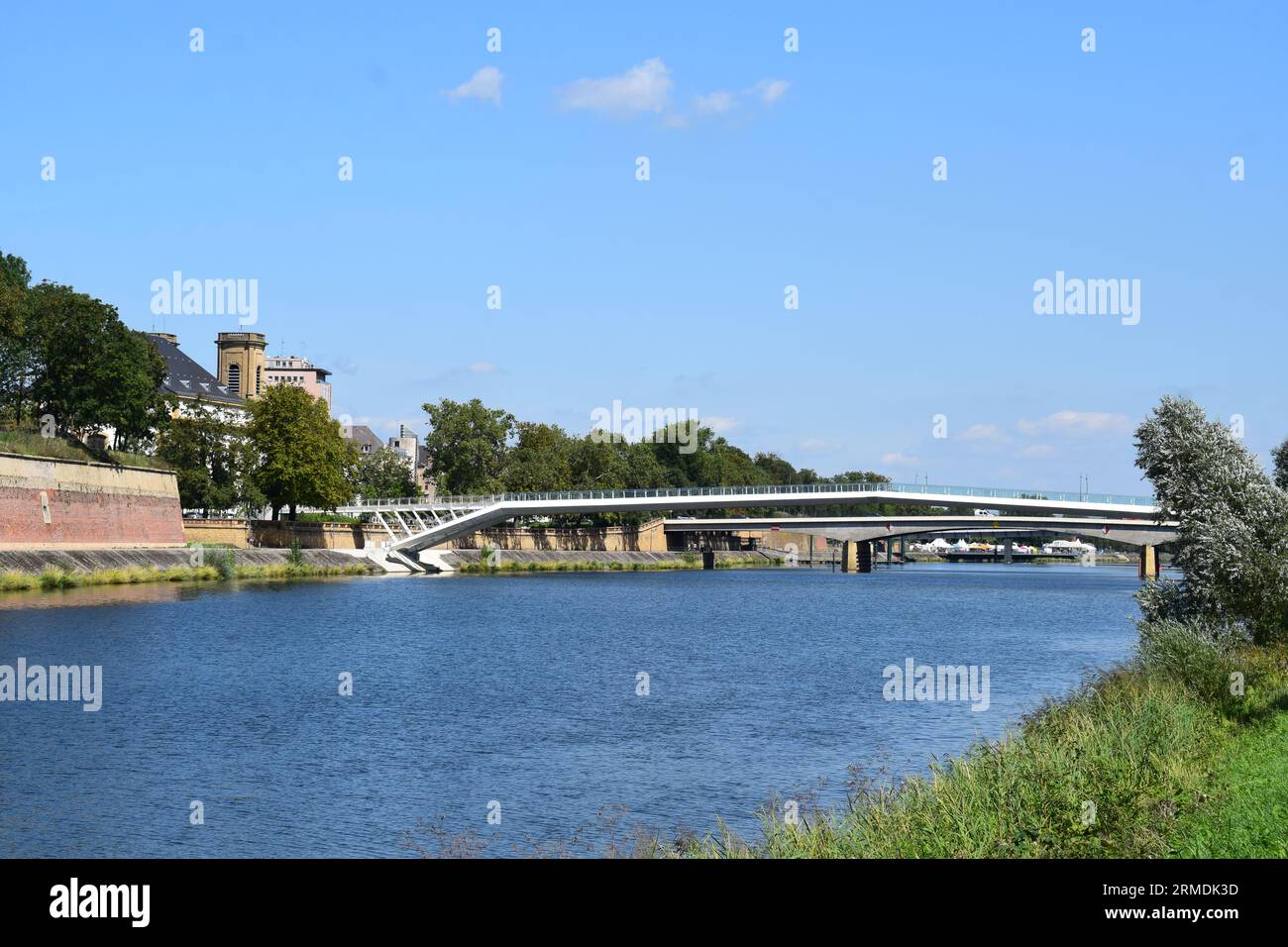 Moselle with the modern pedestrian bridge in Thionville Stock Photo - Alamy