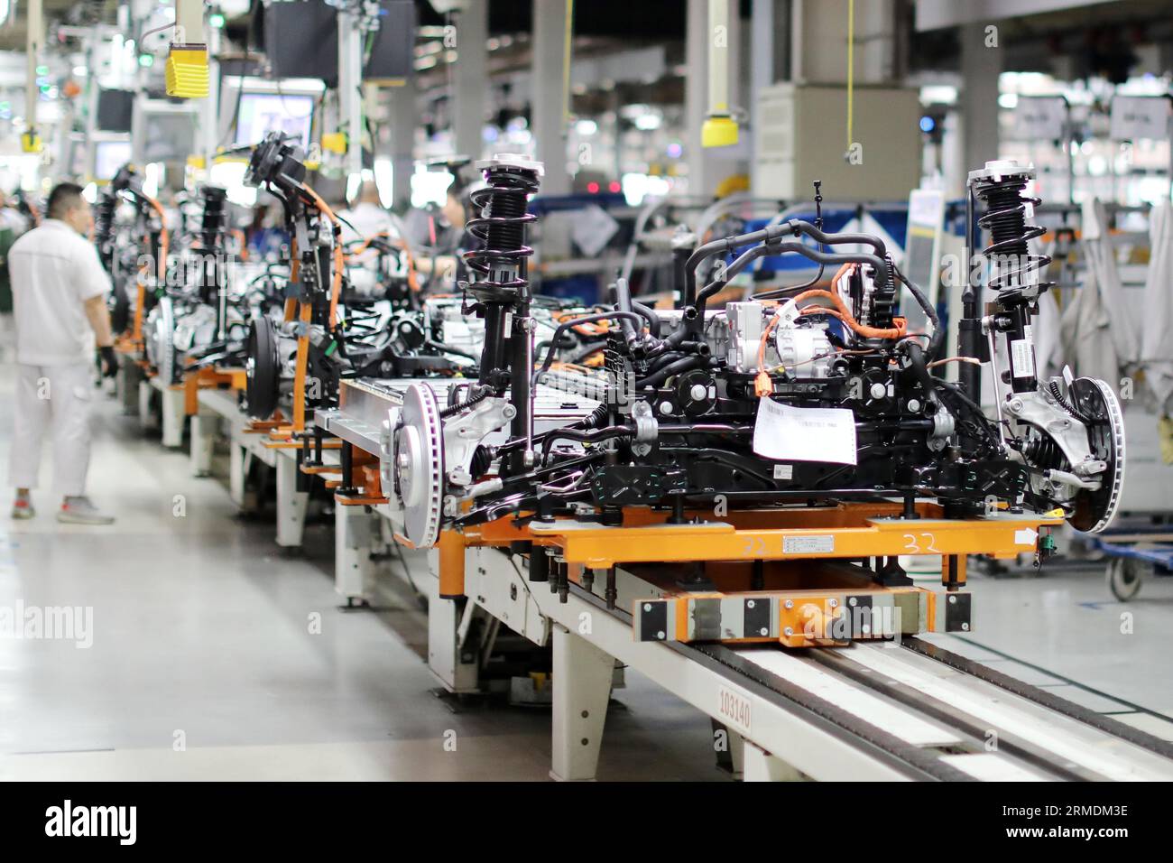 Visit the FAW-Volkswagen factory in Foshan City, south China's ...
