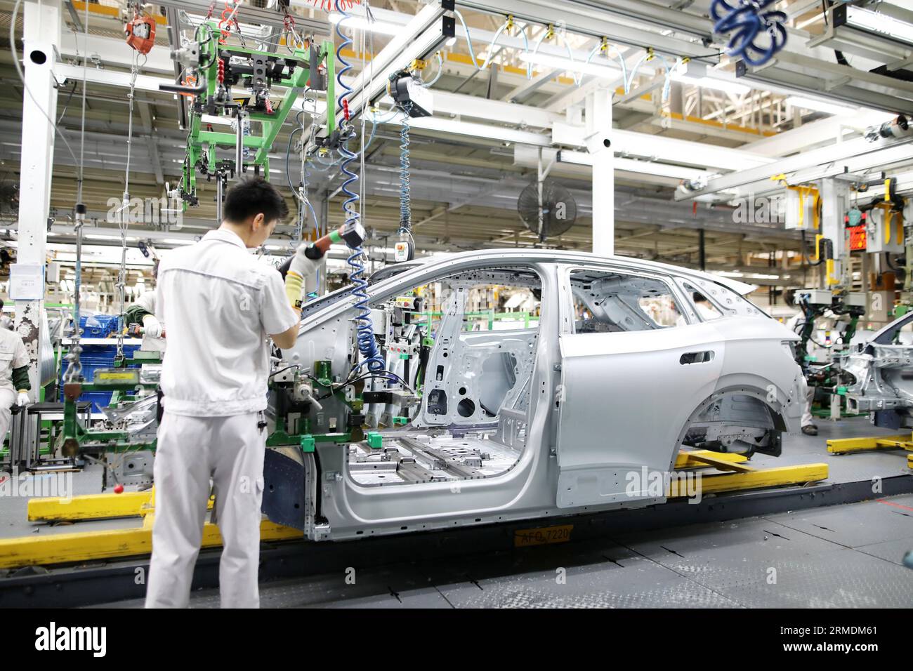 Visit the FAW-Volkswagen factory in Foshan City, south China's ...