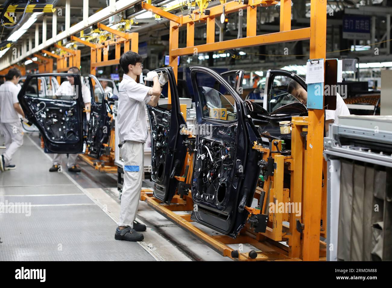Visit the FAW-Volkswagen factory in Foshan City, south China's ...