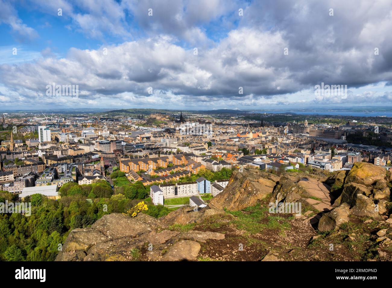 Cliff over a city hi-res stock photography and images - Alamy