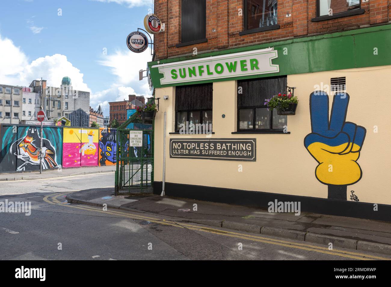 Sunflower Public House, Corner of Kent & Union Street, Street Art ...