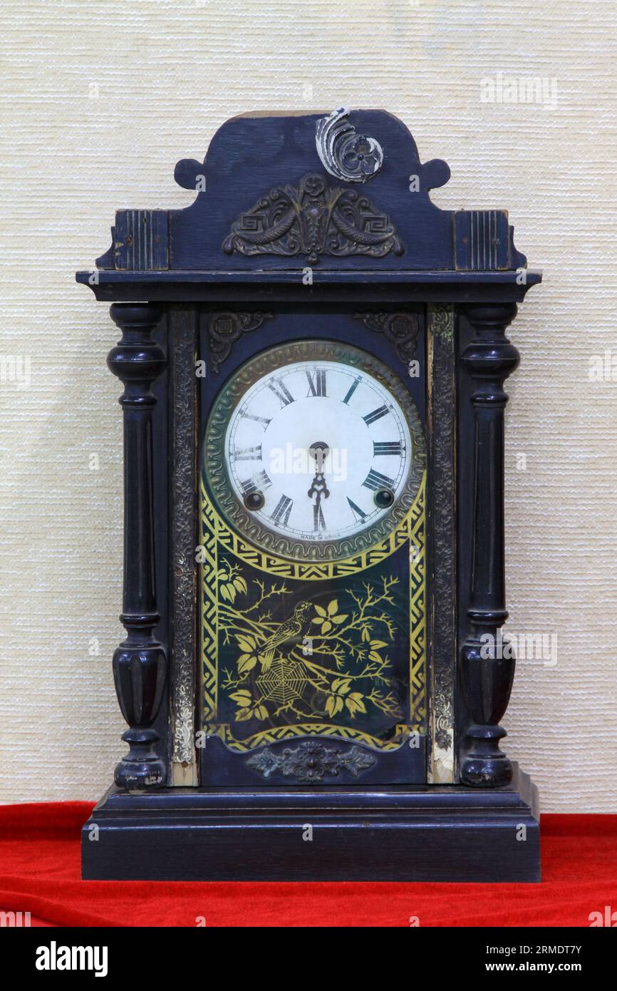 Mechanical clock china hi-res stock photography and images - Alamy