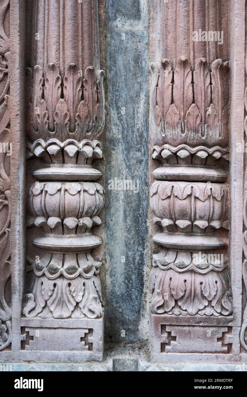 Carving details on the outer wall of the Krishnapura Chhatris, also ...