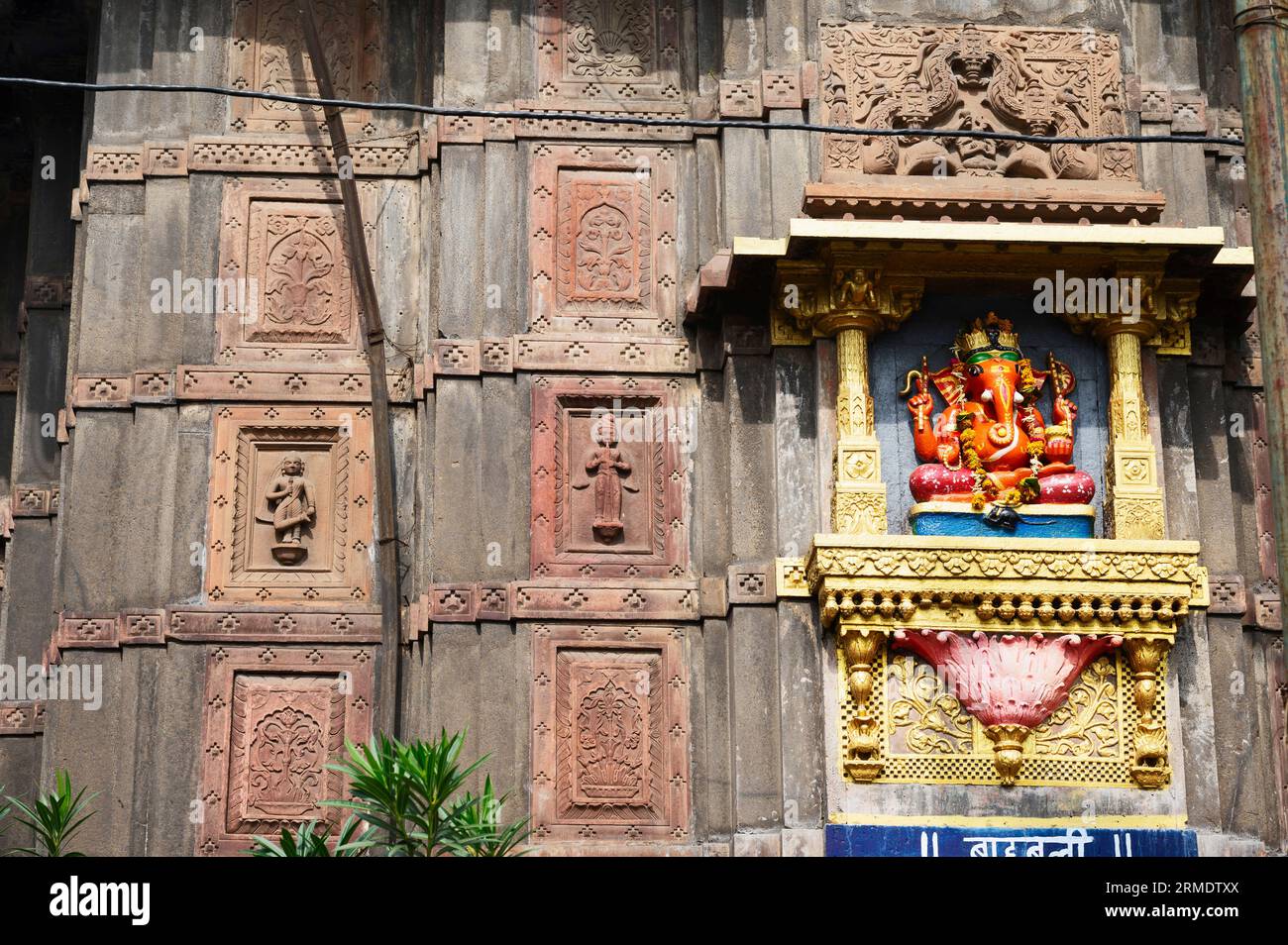 Carving details on the outer wall of the Krishnapura Chhatris, also ...
