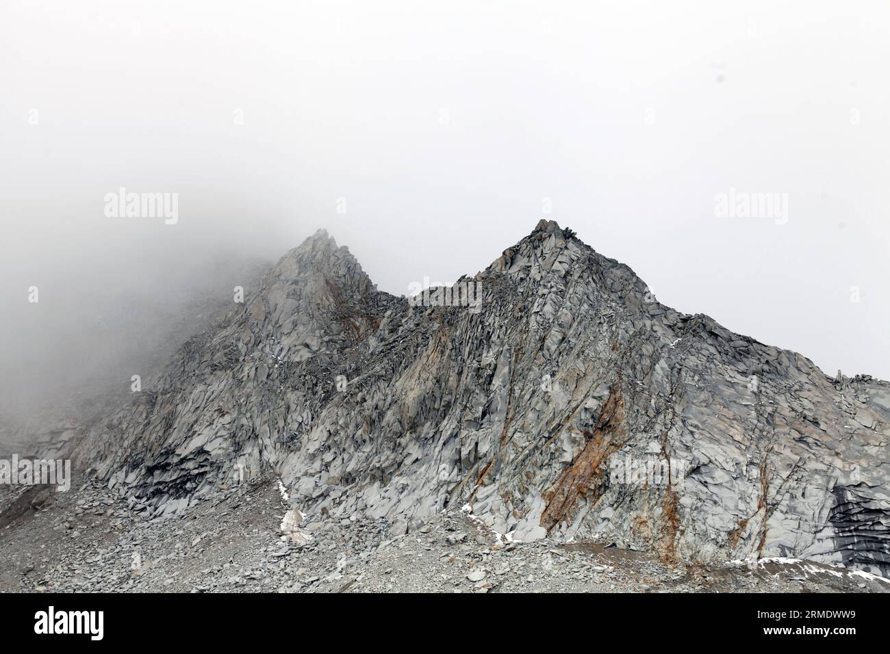 ABA, CHINA - AUGUST 11, 2023 - The corner peak of the glacier is seen ...
