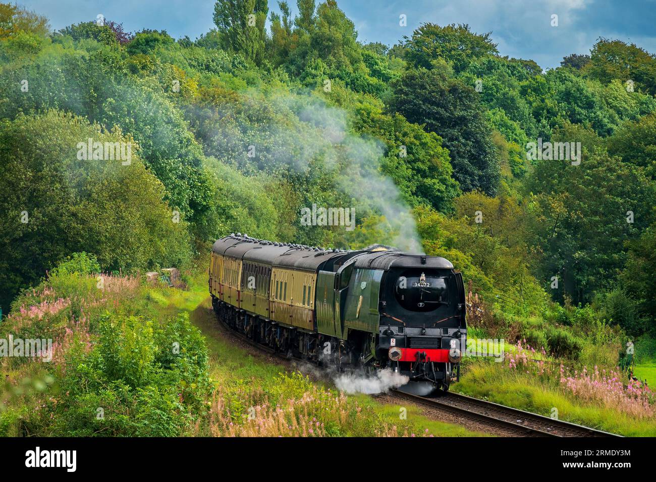 34072 is a Bulleid Pacific of the Battle of Britain Class named 257 ...