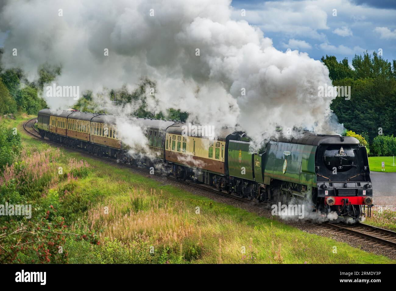 34072 is a Bulleid Pacific of the Battle of Britain Class named 257 ...