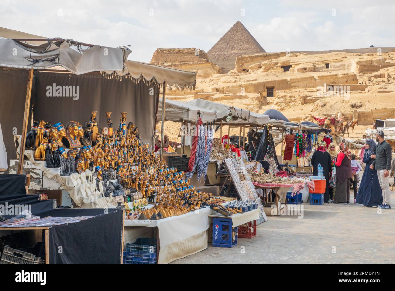 People shopping at the souvenir market at the Great Pyramids of giza ...